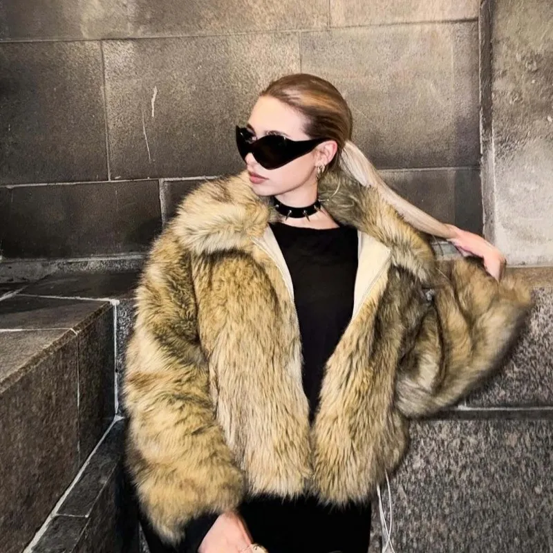 Women's Faux Fur Coat with Zipper Closure, Short Length, Lapel Neck ...