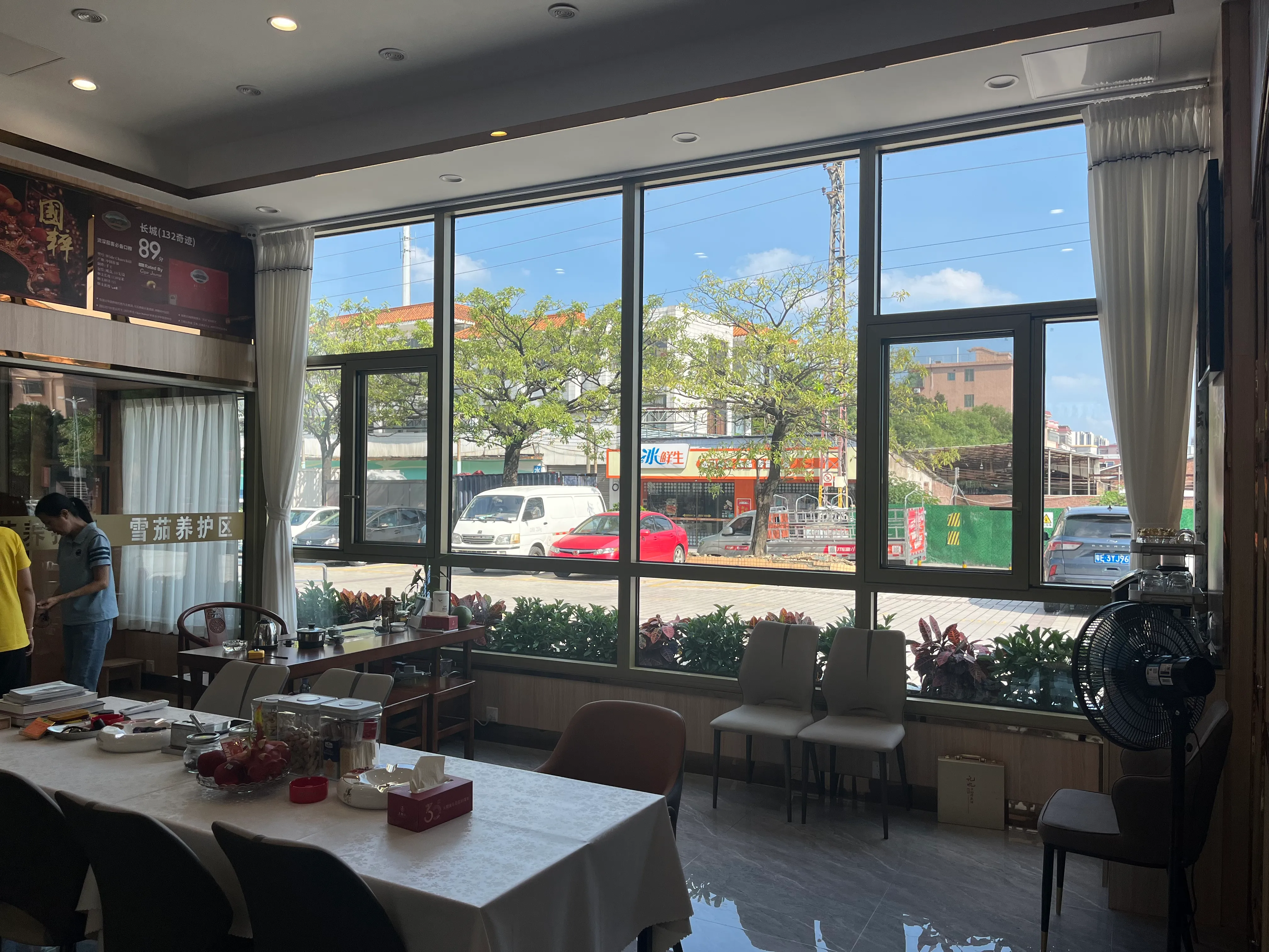 Aluminum alloy sliding window for villa balcony with reinforced corners ...