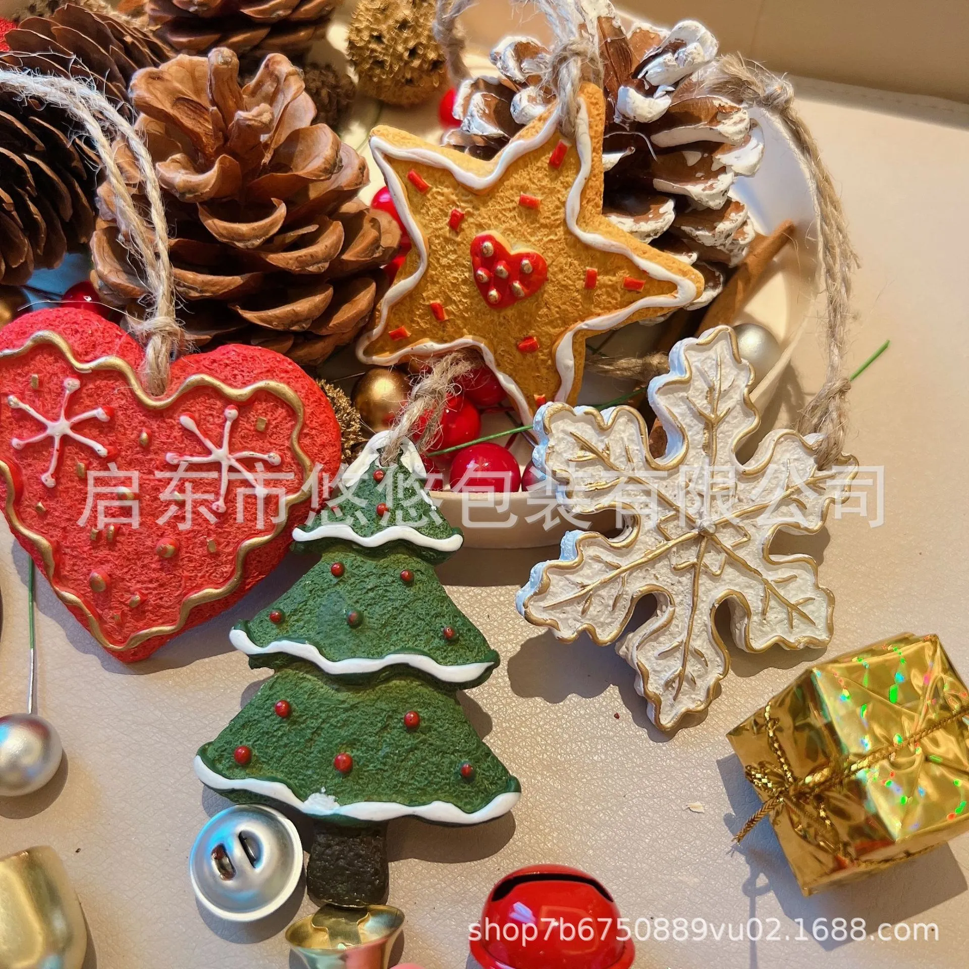 Small Resin Christmas Tree Decorations Snowflake Heart Pentagram ...
