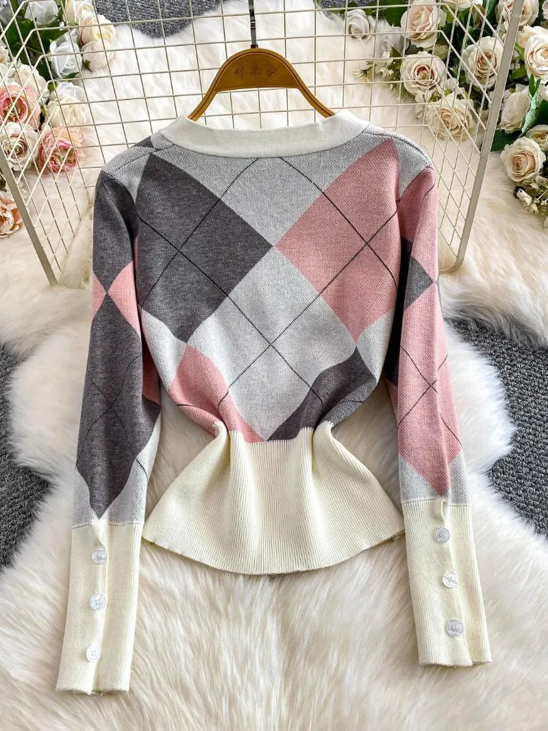Women's Lightweight Knit Pullover Sweater with V-Neck and Diamond ...
