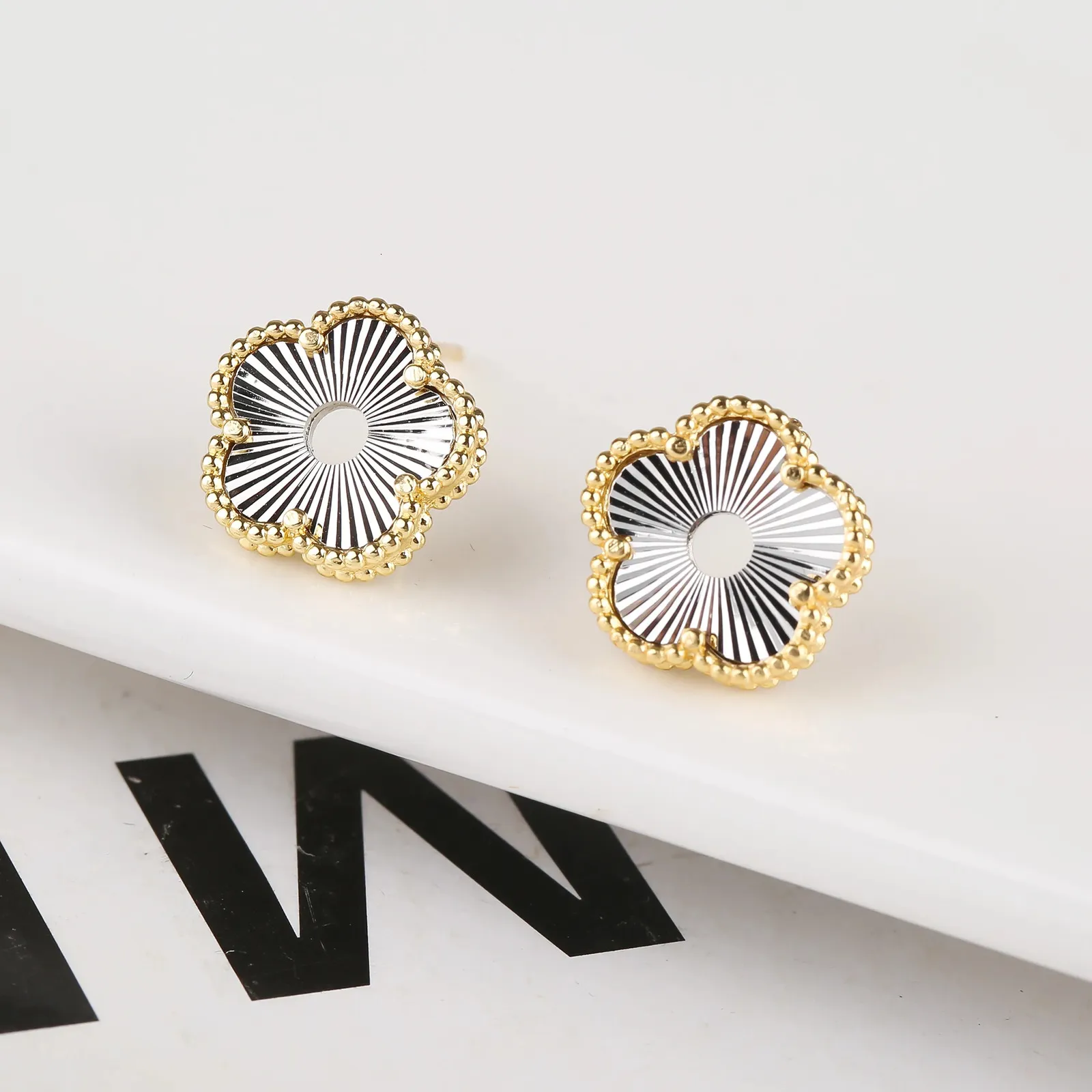 Hollow Metal Double-Sided Clover and Plum Blossom Jewelry Set for Women ...