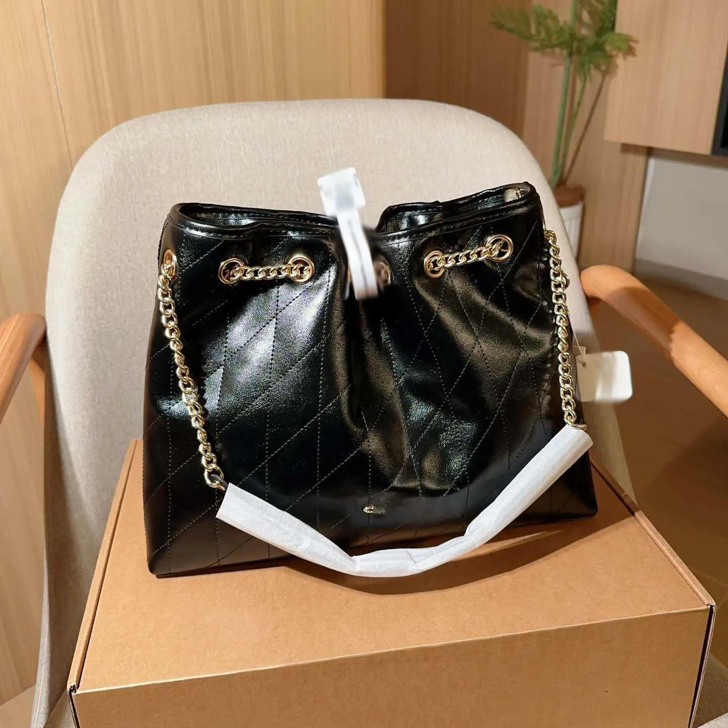 Luxury Women PU Leather Shoulder Bucket Bag with Zipper Closure and ...