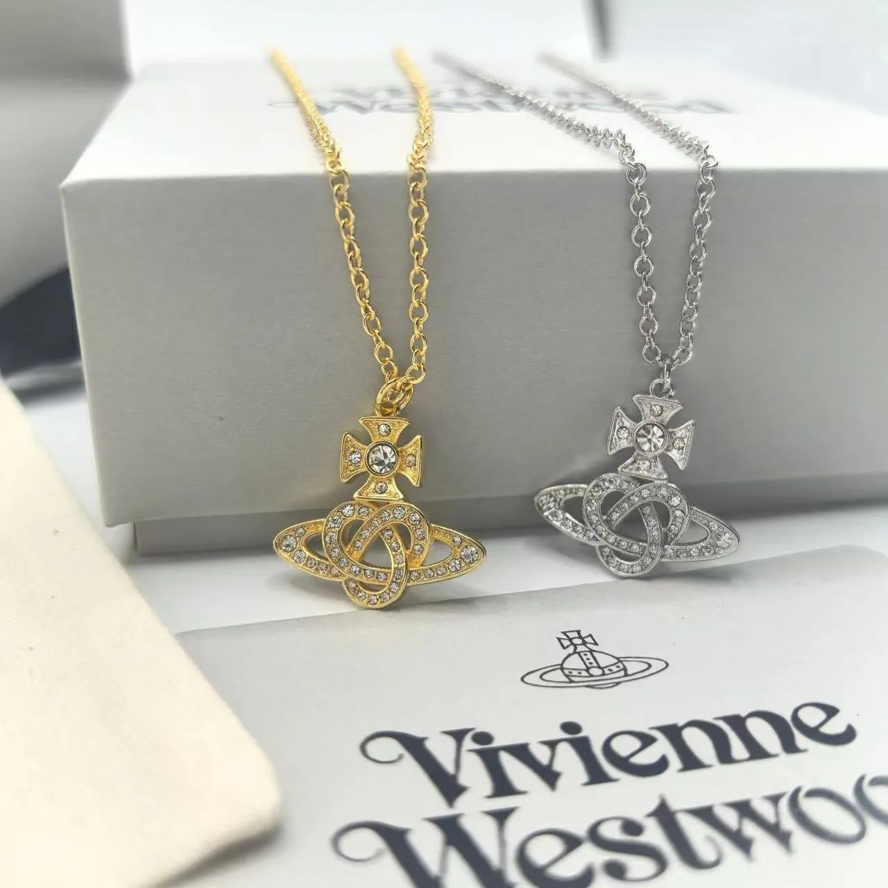 Designer Viviennens West Wood Queen Dowagers Classic Knot Love Hollow ...