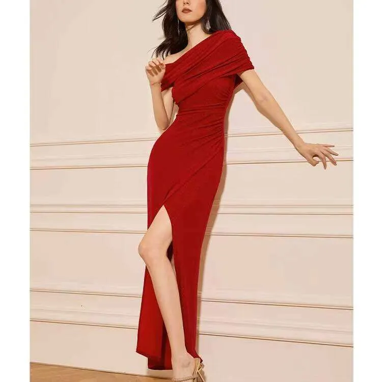 Off-Shoulder Bodycon Dress with V-Neck and Sweep Train for Women's ...