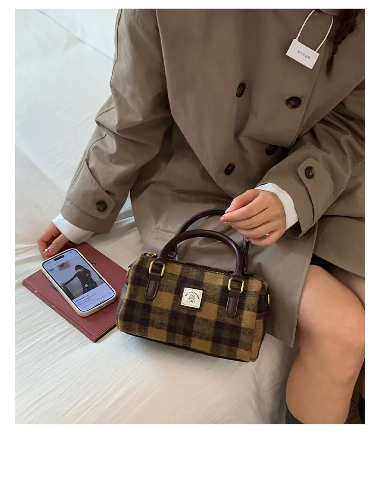 Plaid Pillow-Shaped Felt Handbag for Women with Zipper Closure and ...