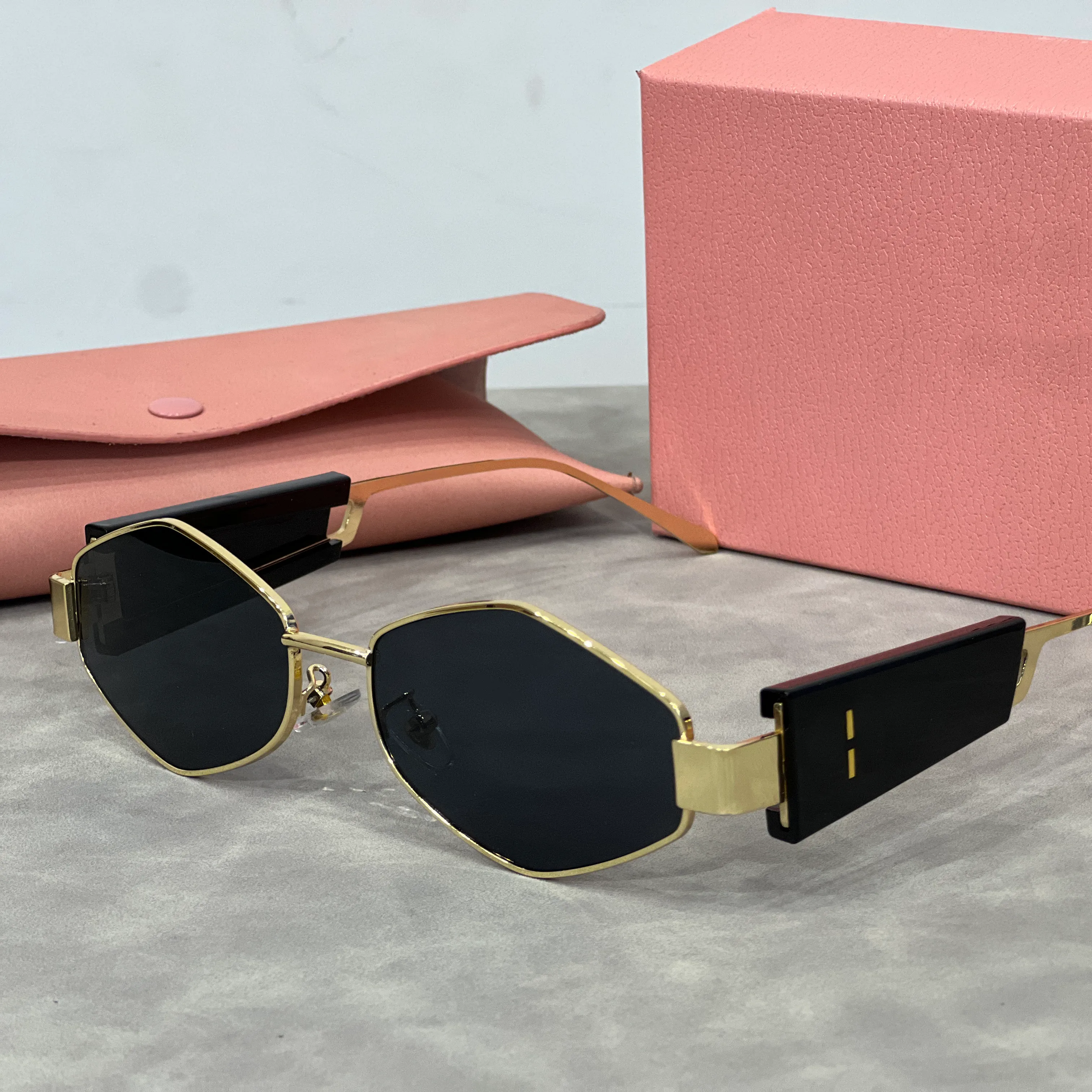 Designer Sunglasses: Women's Classic Retro Luxury Metal Frame ...