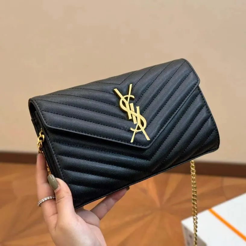 Designer Shoulder Handbags: Stylish Metal Chain Bag In Premium Faux ...