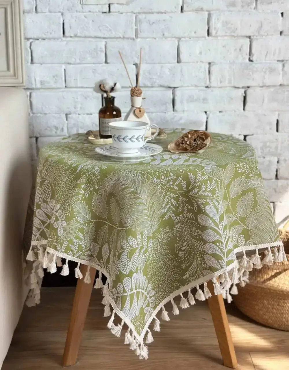 Green Printed Round Tablecloth 100% Bamboo Fiber Leaf Pattern with ...