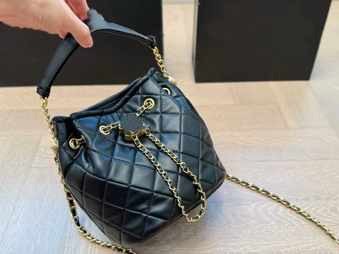 Niche Designer Quilted Chain Handbags Luxury Textured Crossbody Bucket ...