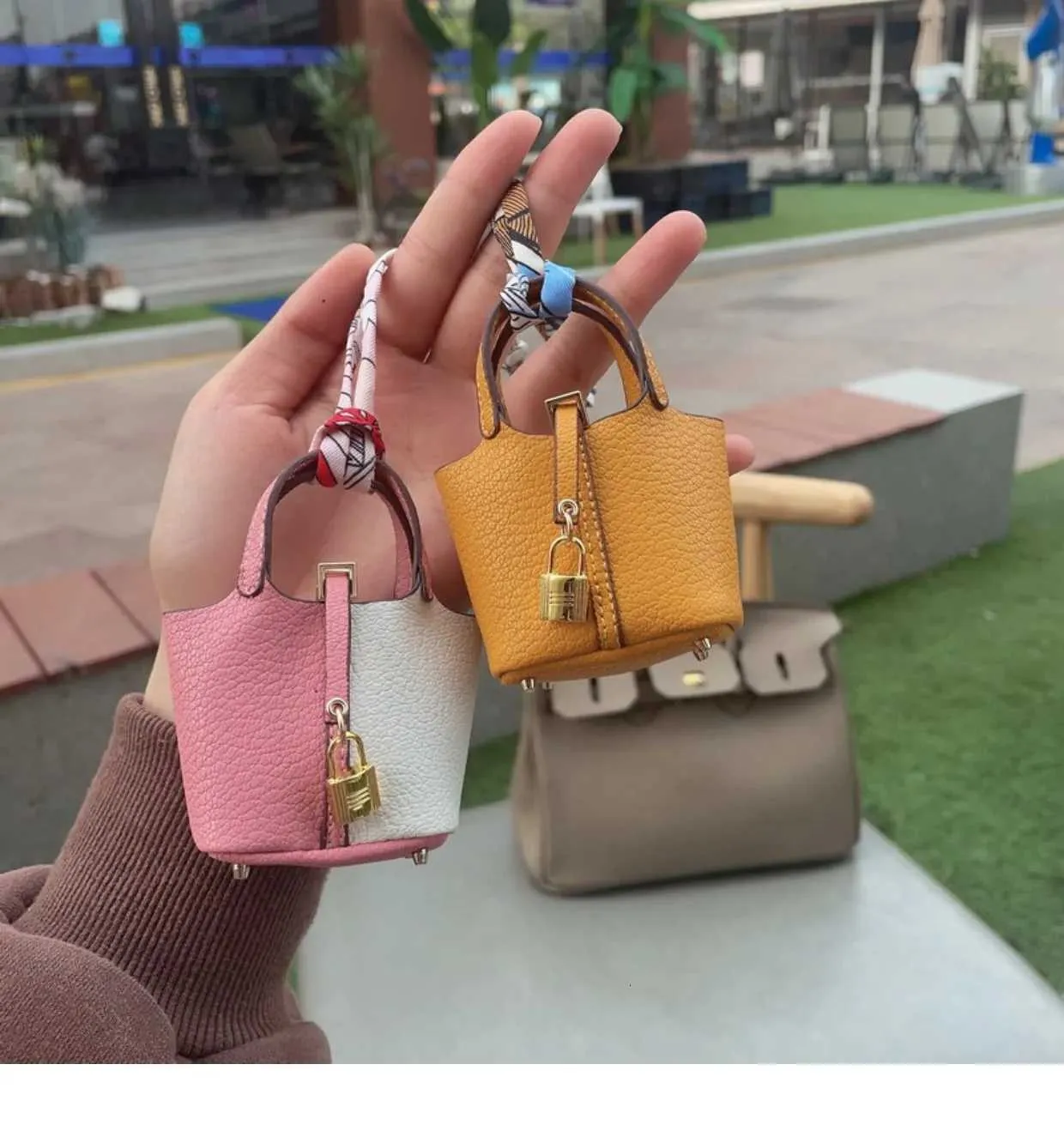 Mini Coin Bag Keychain Small Leather Coin Purse with Zipper Closure and ...