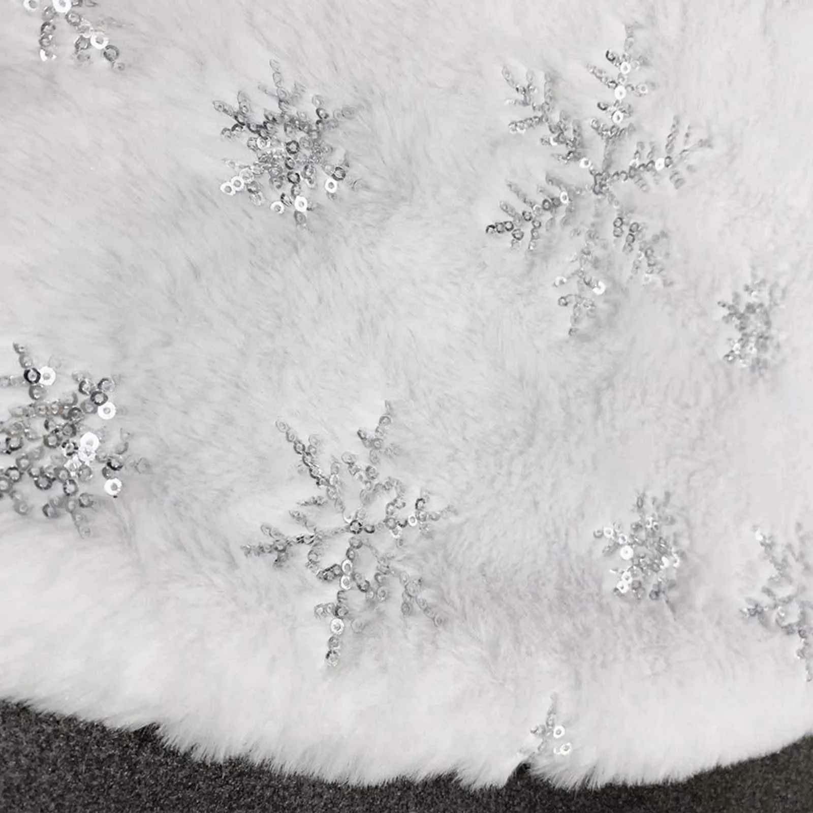 White Faux Fur Plush Christmas Tree Skirt Nylon Fabric Solid Pattern ...