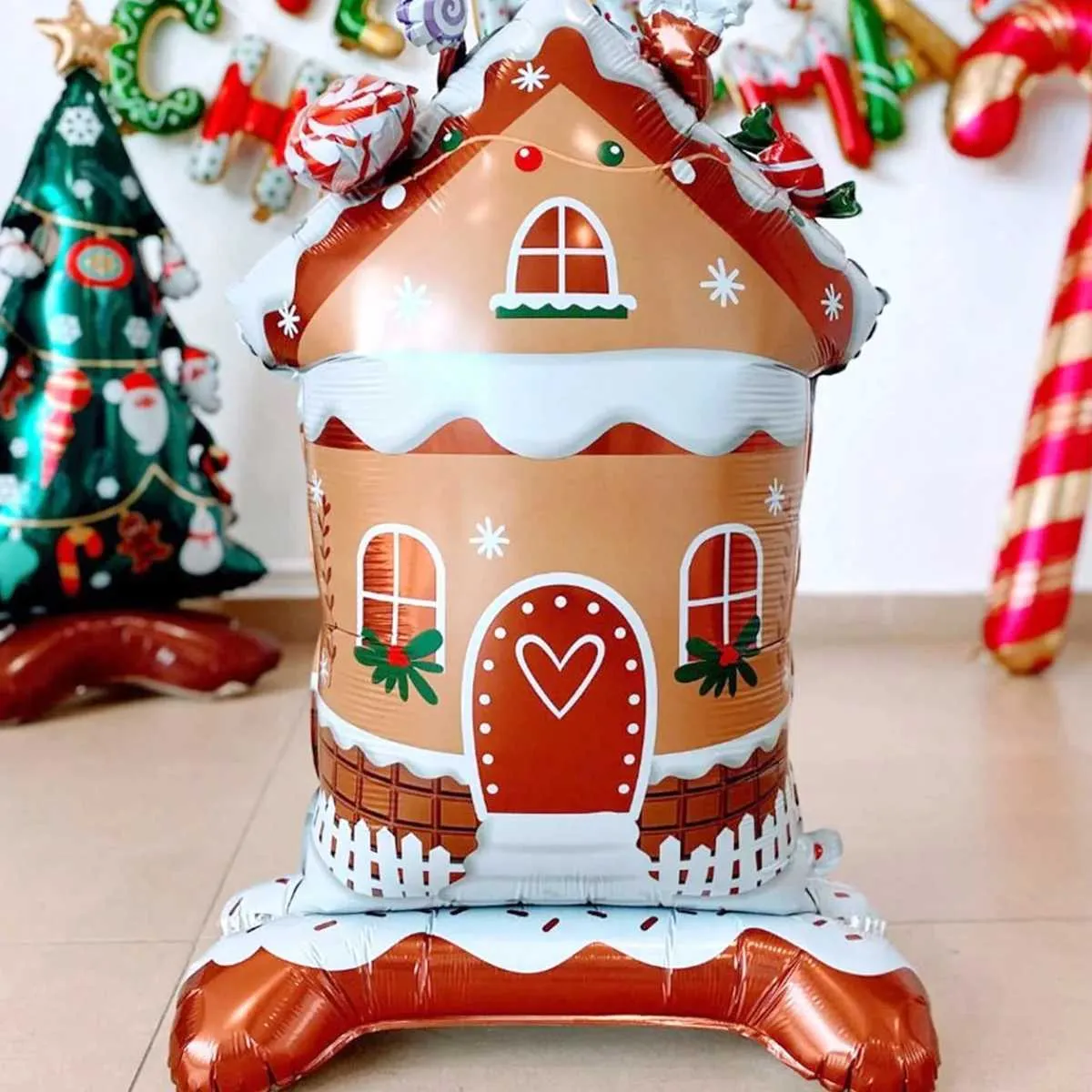 1/Christmas decorations balloons with gingerbread man and candy house ...