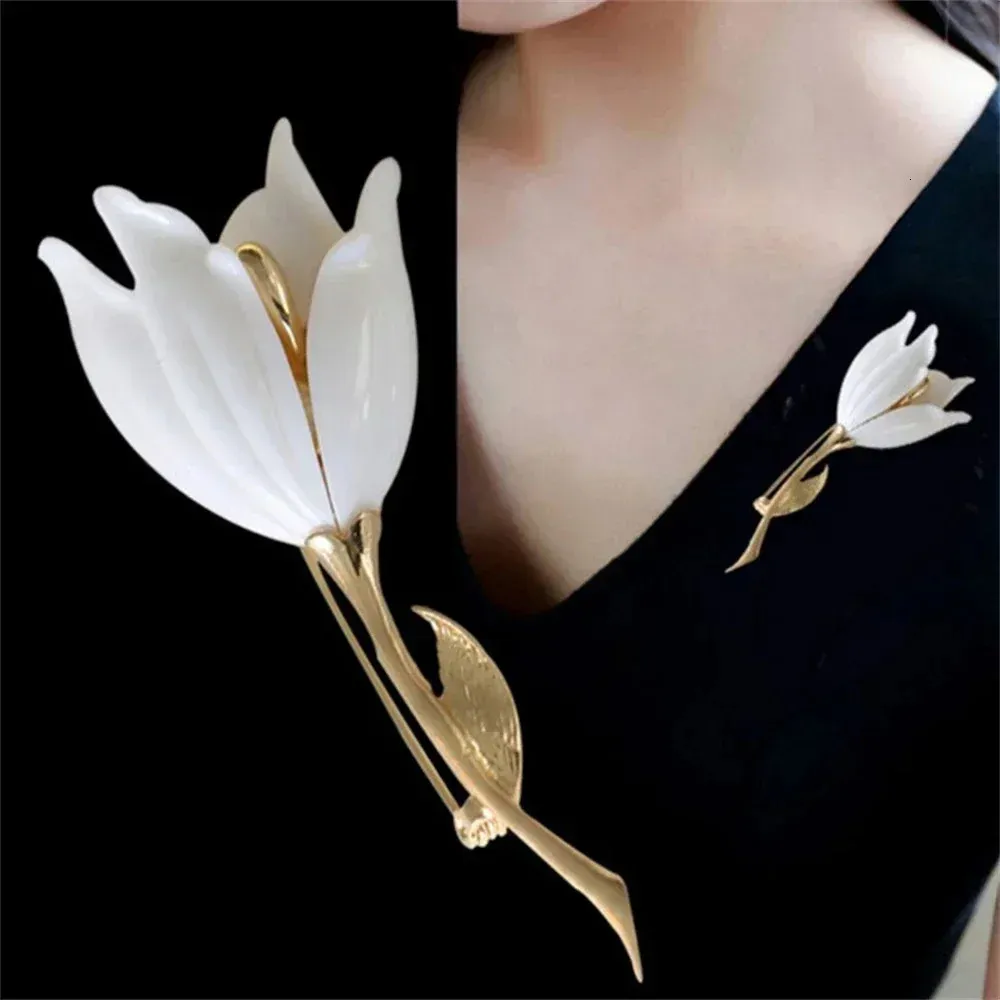 Women Brooch Pin: Elegant White Tulip Magnolia Flower Enamel Lapel Pin ...