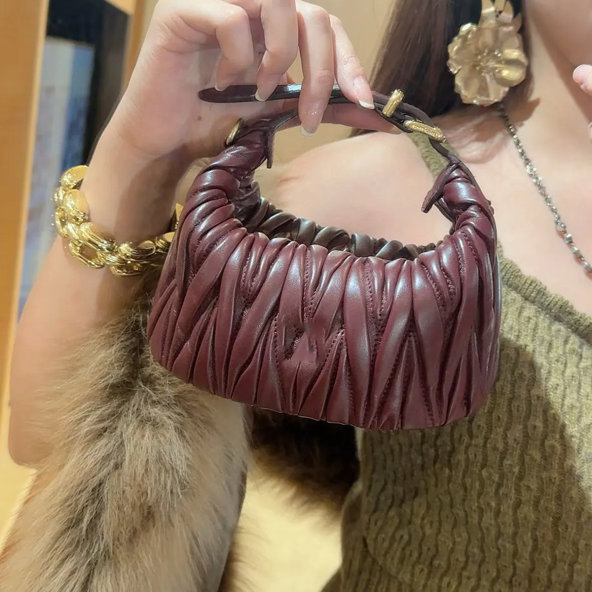 M127981 Leather Handbag Wrinkled Underarm Crescent Shoulder Bag ...