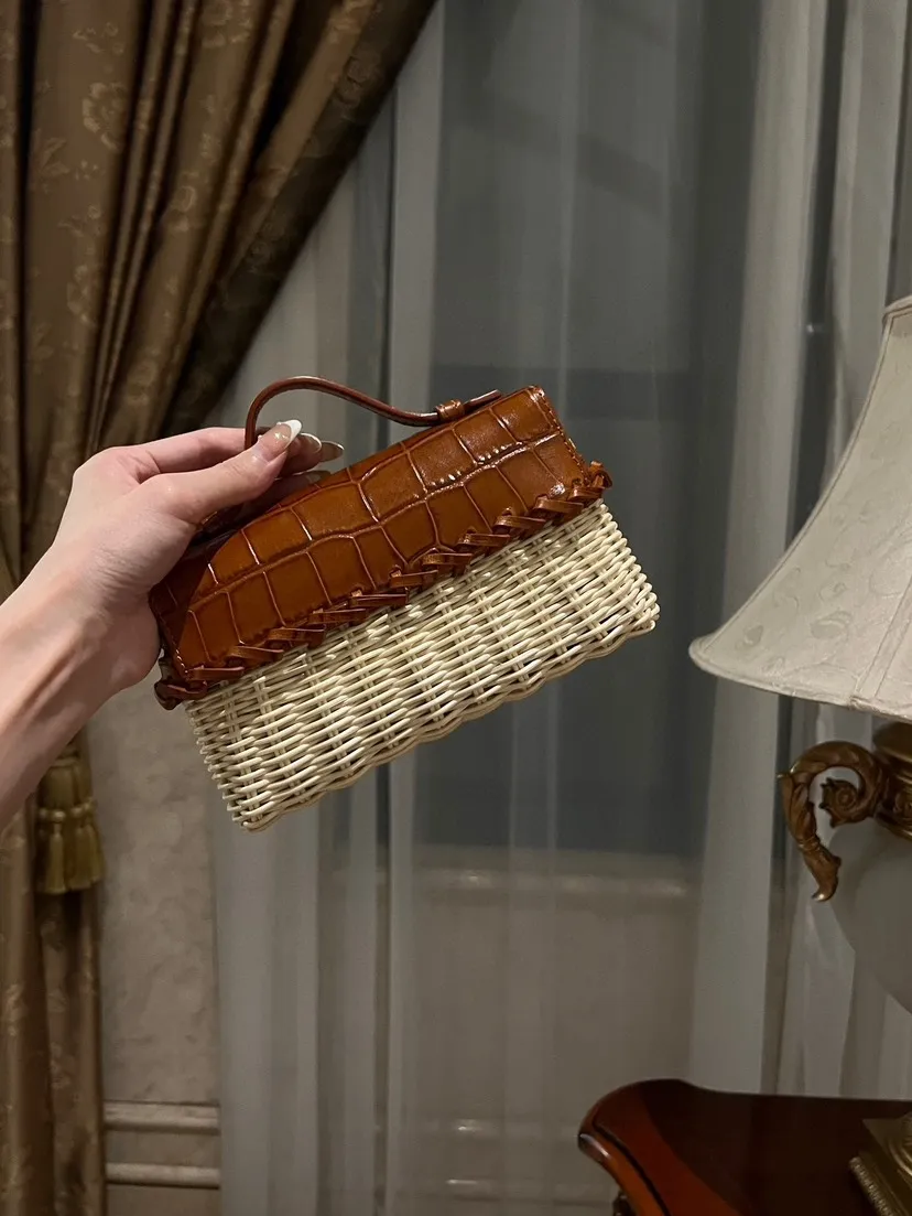 Luxury Fashion Handbag, Designer Style: Elegant Leather Handbag With ...