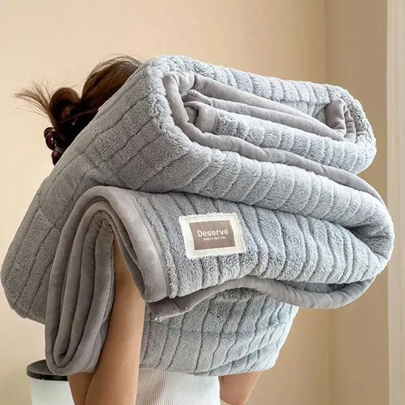 Double-Sided Velvet Striped Quilted Blanket, Soft Coral Velvet Sofa ...