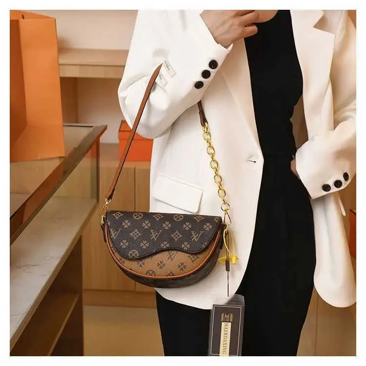 New Luxury Saddle Bag for Women, Stylish Crossbody Purse, Fashionable ...