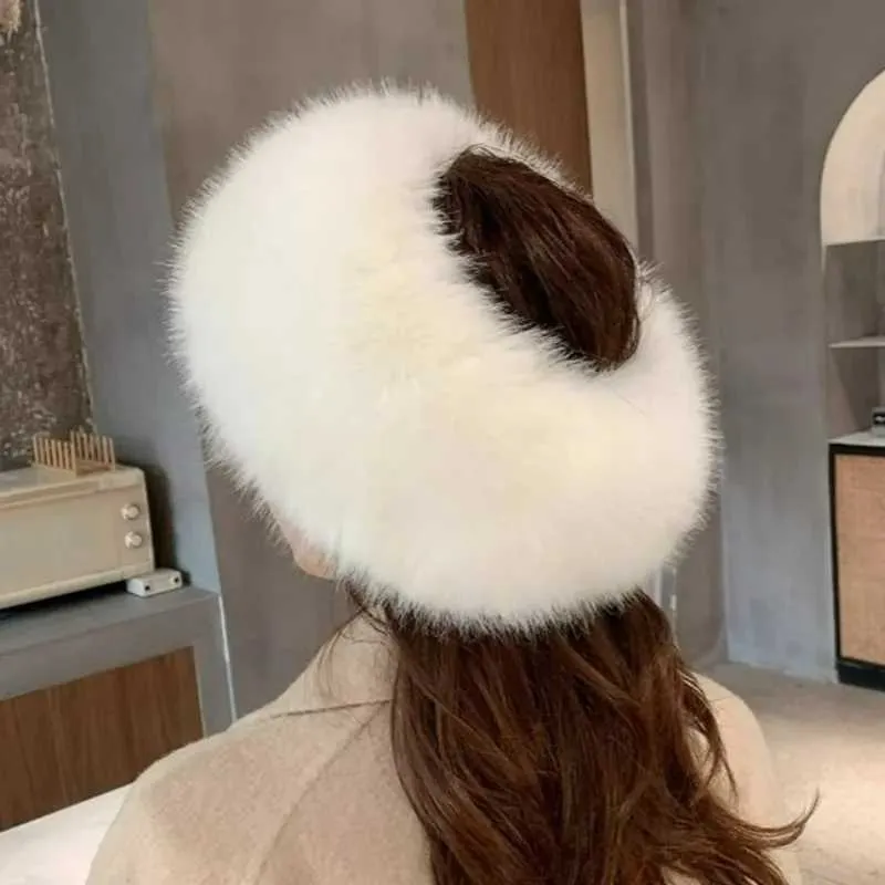 White Furry Plush Hat Haiand With Tuan Ethnic Style Snow Scene ...