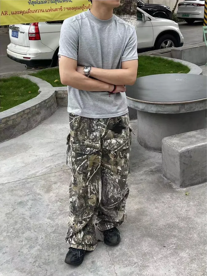 Camouflage baggy pants vs plain cargo pants: Are camo cargos still in ...