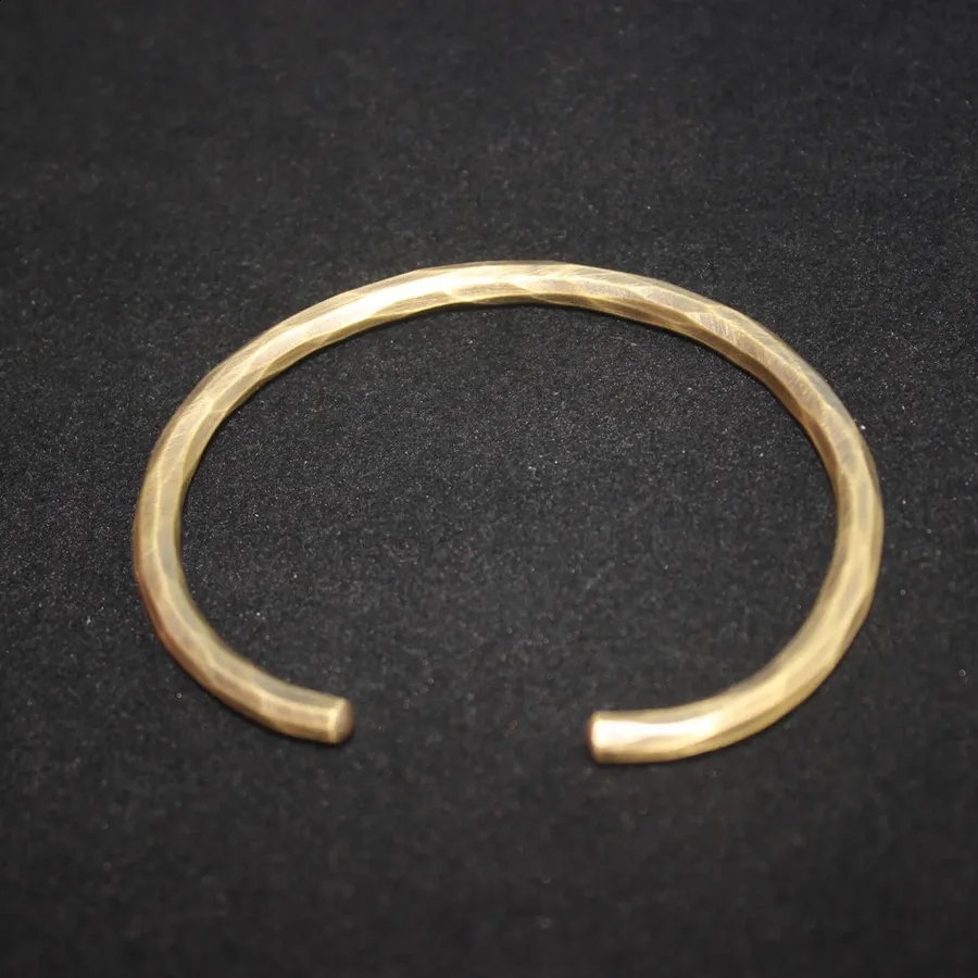 Mastering Elegance: Expert Tips to Style a Versatile High-End Bracelet ...