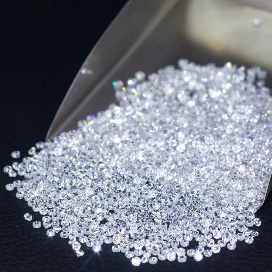 Moissanite under UV light vs diamond: Does it REALLY reveal a fake ...