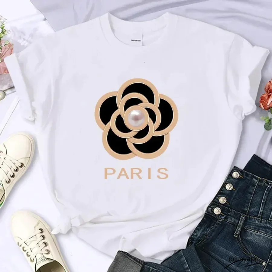 Elegant Graphic Tee vs Basic White Tee: Does anyone still wear plain ...