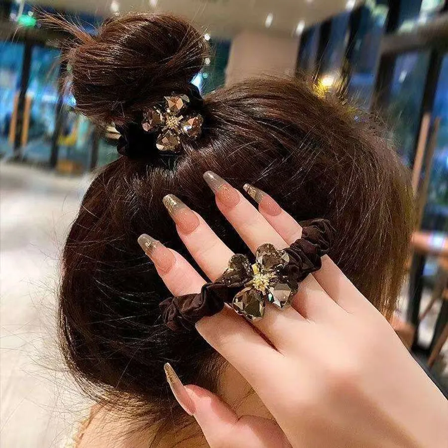 Fashion vs Functional Hair Accessories: Which actually *hold* your hair ...