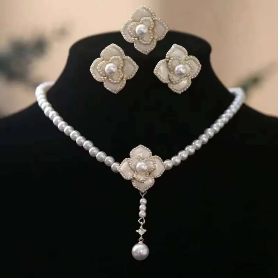 Bridal Choker or Pendant Necklace: Which one makes your wedding dress ...
