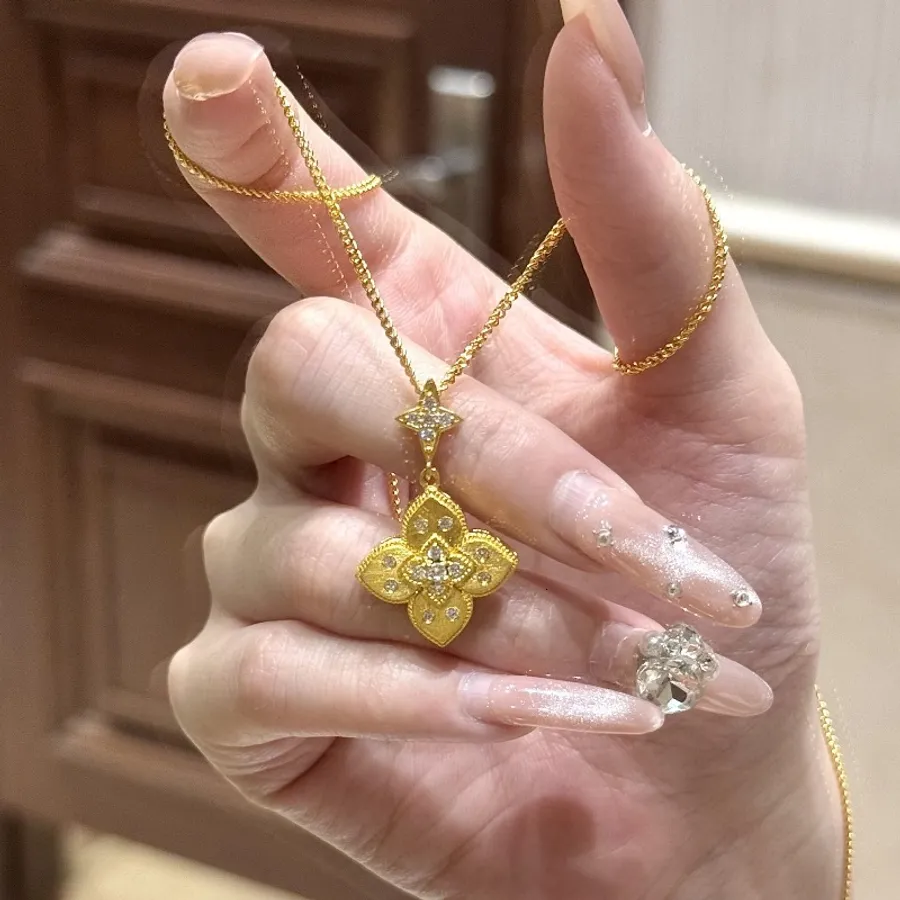 Second-hand jewelry vs. new: Is the *new* price tag really worth it ...