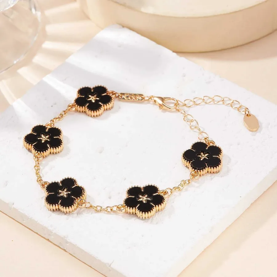 Aesthetic party jewelry vs everyday jewelry: is it worth having both ...