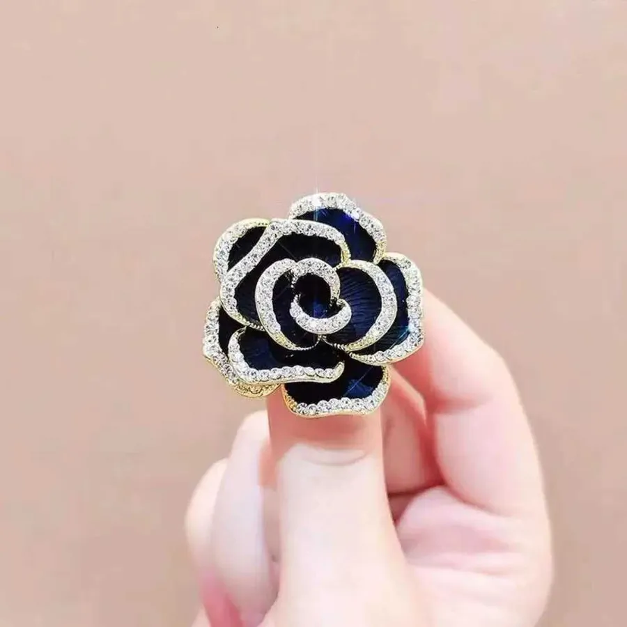 Brooch or Tie Pin for Womens Suits: Which one says boss without trying ...