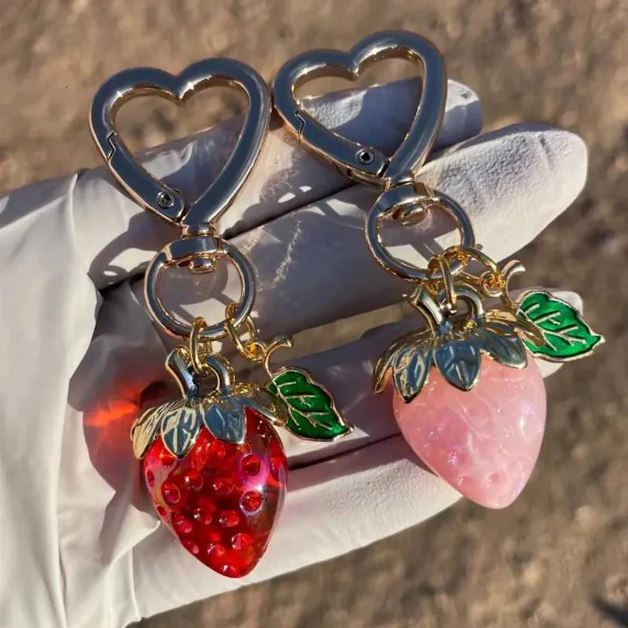 Creative and Durable Ways to Attach a Strawberry Keychain to Your Bag ...