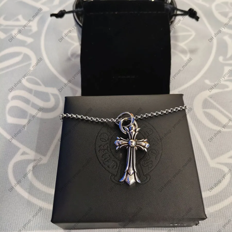 Flower vs Geometric Necklaces: Which pendant style is more timeless ...