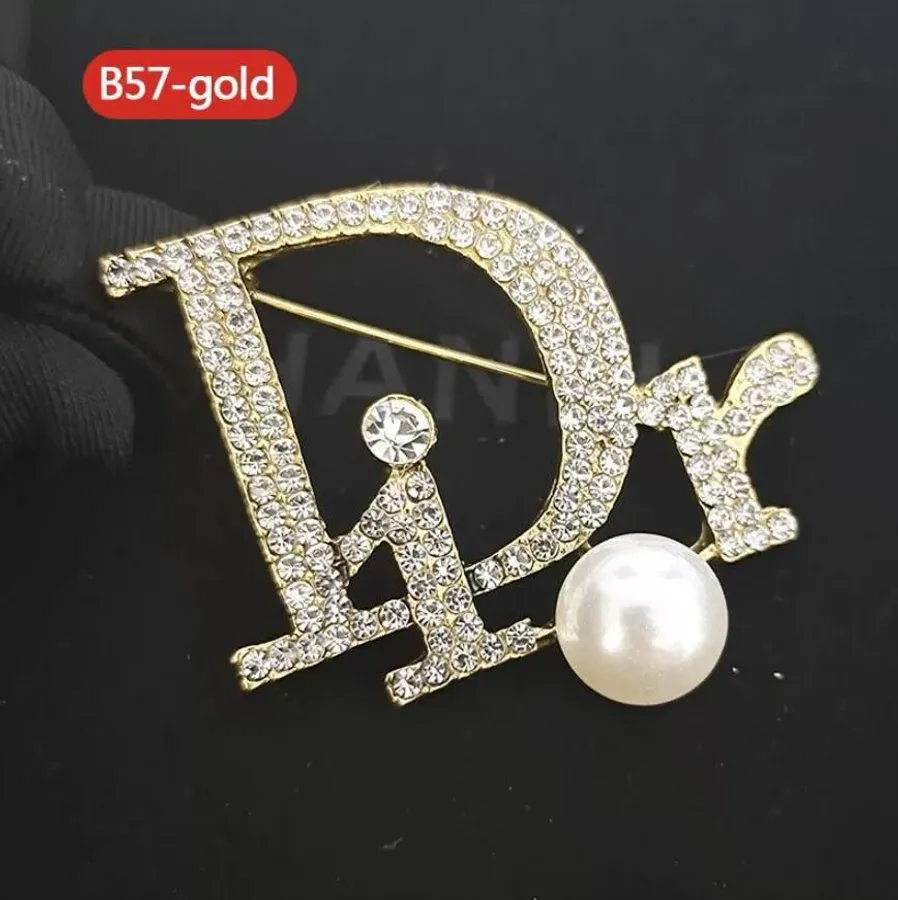 Brooch vs Scarf Pin: Are brooches just oversized scarf pins? - Smart ...