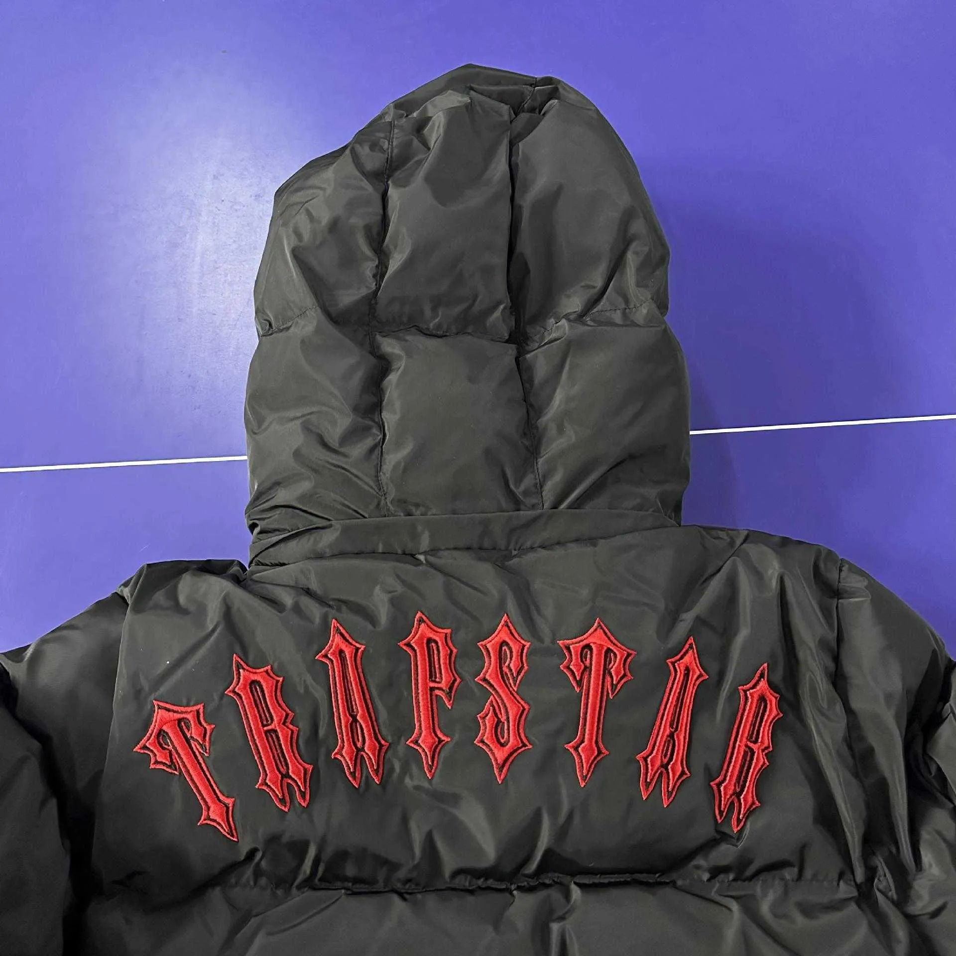Trapstar Jacke Trapstar New Red Label Schwarzer Baumwollmantel Mit ...