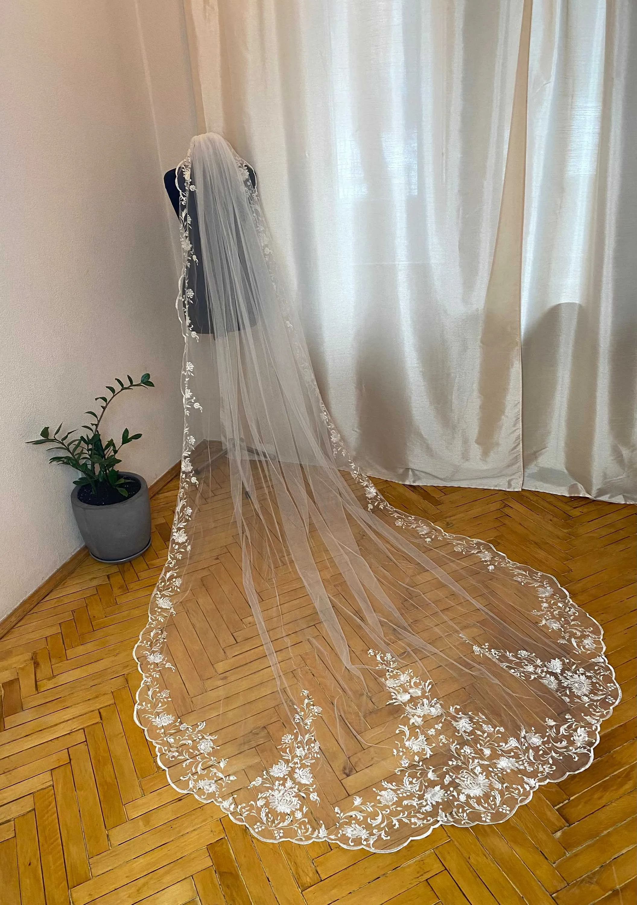 Luxurious Cathedral Length Lace Bridal Veil - Long Applique Wedding ...