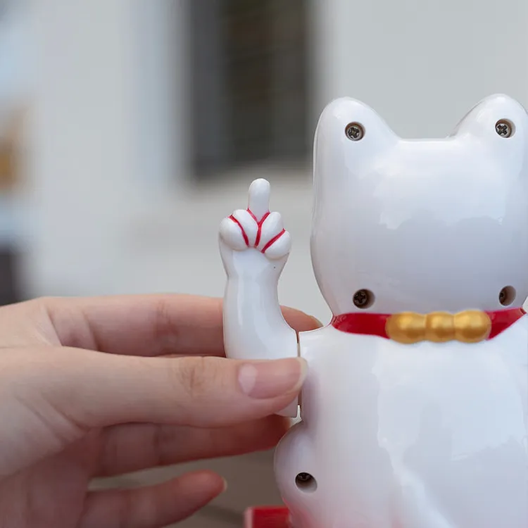 hello kitty waving arm