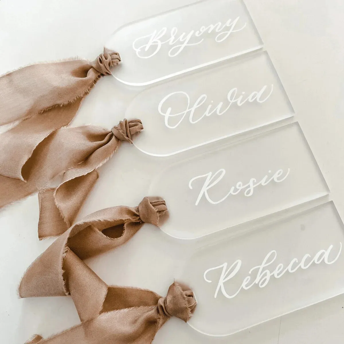 Acrylic name plates wedding 60 photos - Astyledwedding.com