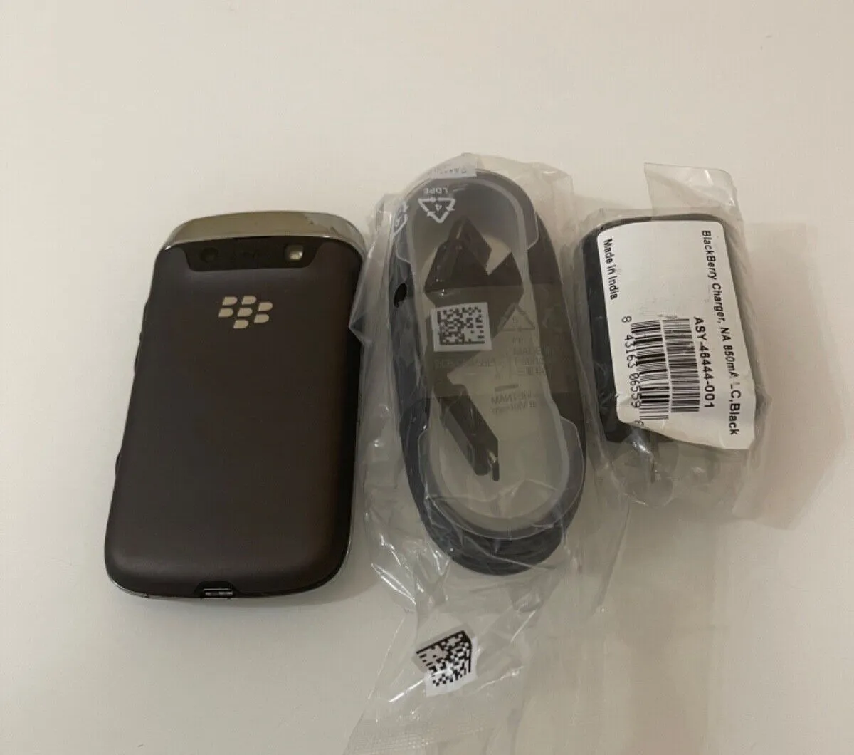 Bold 9790 mobile phone - 2.45'' QWERTY Keyboard, WIFI, GPS, Unlocked ...