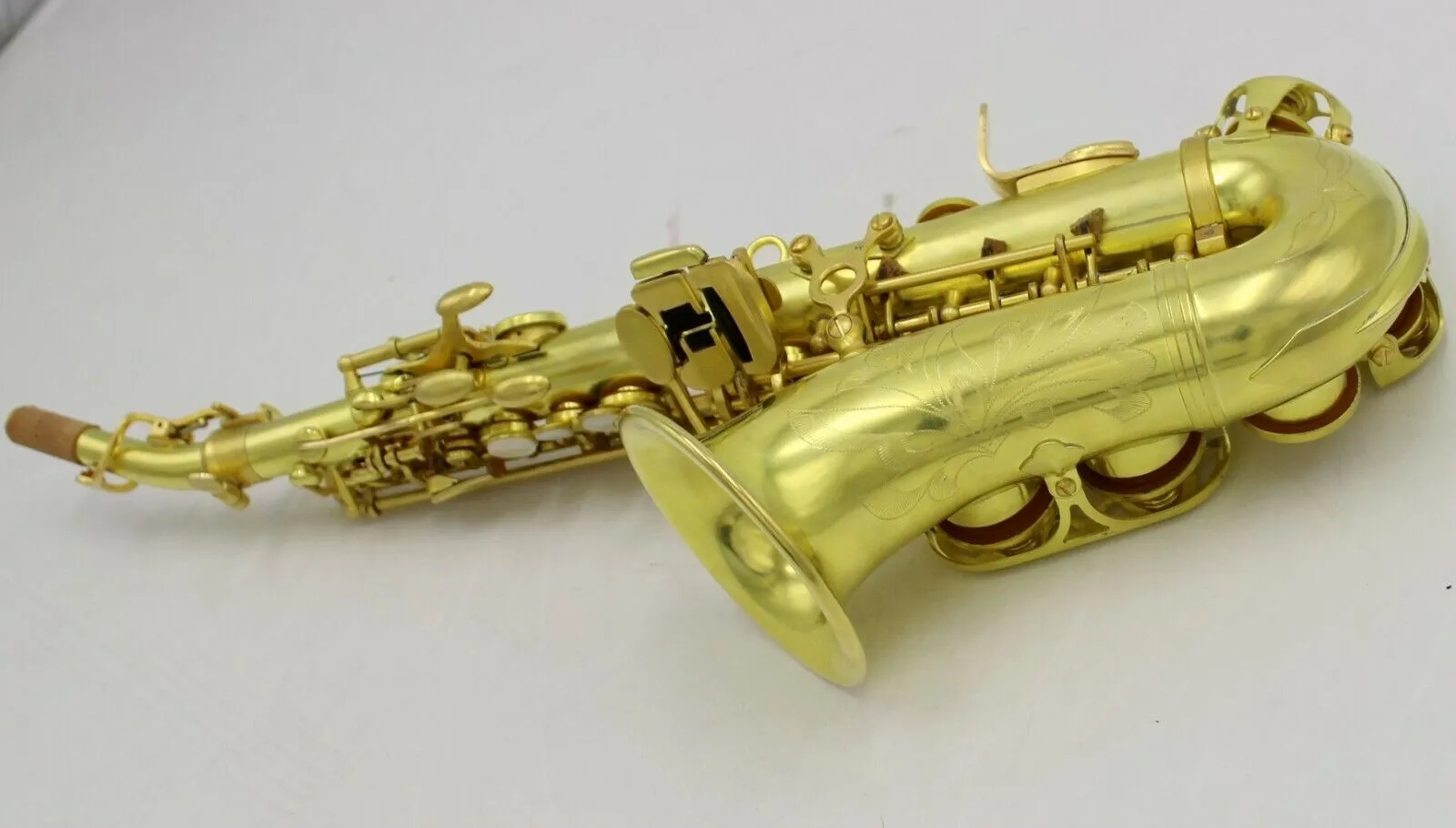 DHgate.com:Gold Key Baritone Saxophone with Phoenix Engraving in Black ...