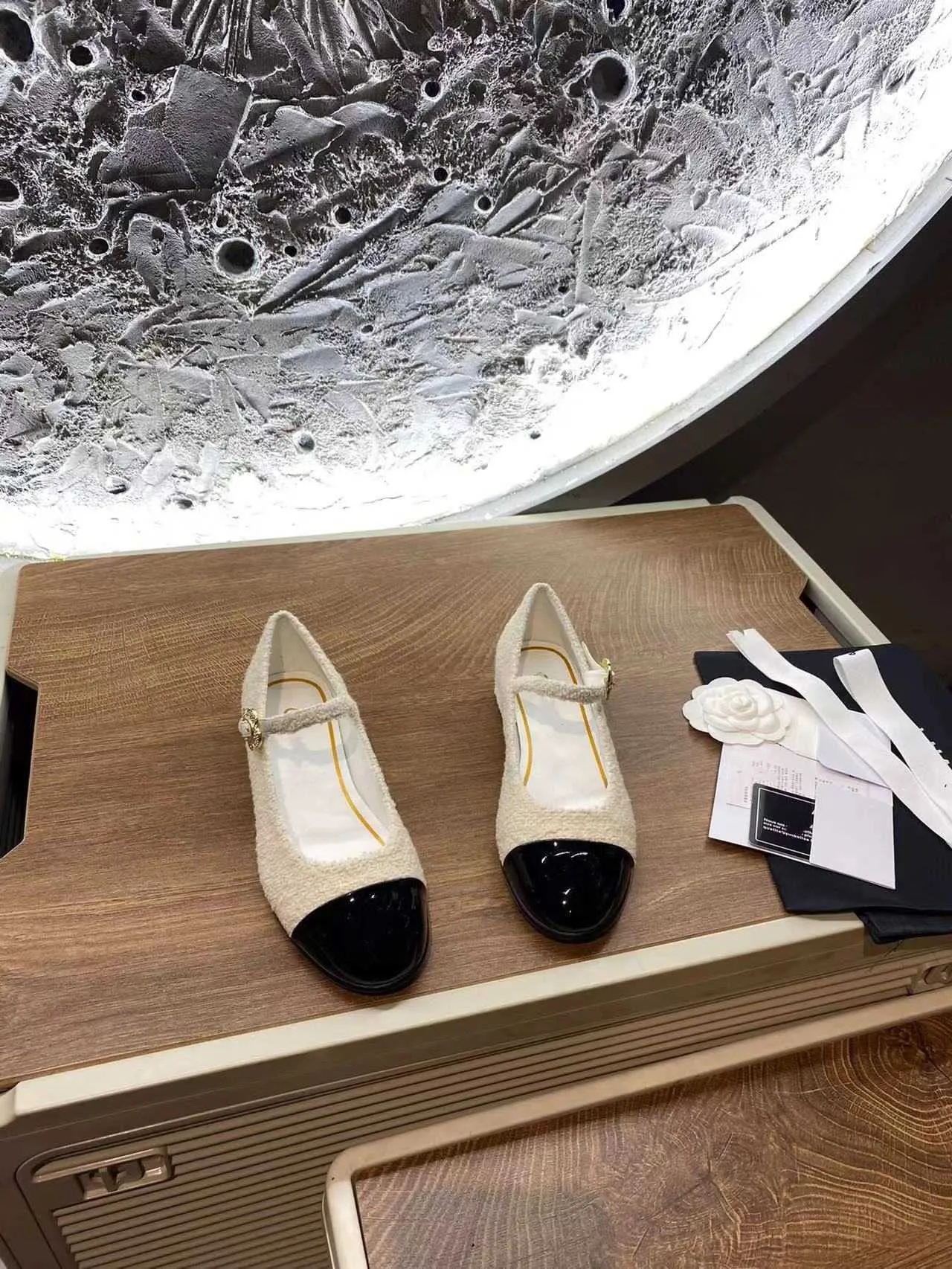Chic Mary Jane Flats: Fashion - Comfortable Walking Shoes, Small ...