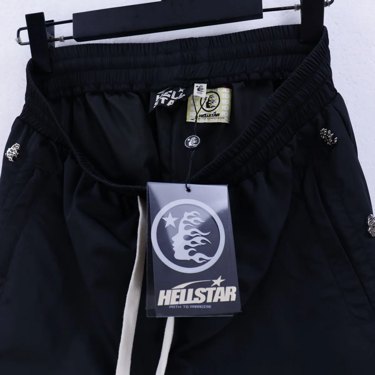 Hellstar Men Getting Waxed Nylon High Street Wide Foot Hellstar Men Getting Waxed Nylon High Street Wide Foot
