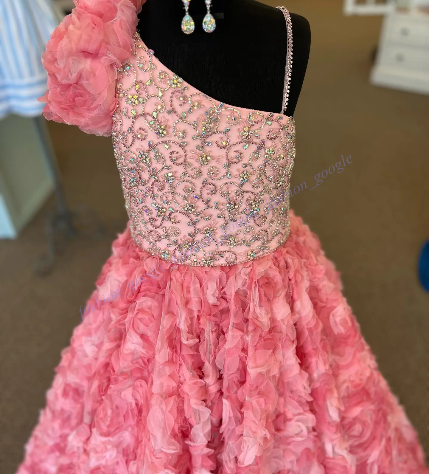 Dresses With 3D Flowers: Elegant Floral Appliqué Gown For Little Girls ...