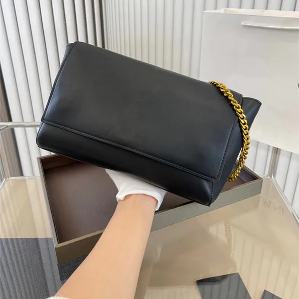 Designer Chain Bag: Leather Clamshell Shoulder Bag, 5A Style, Elegant ...