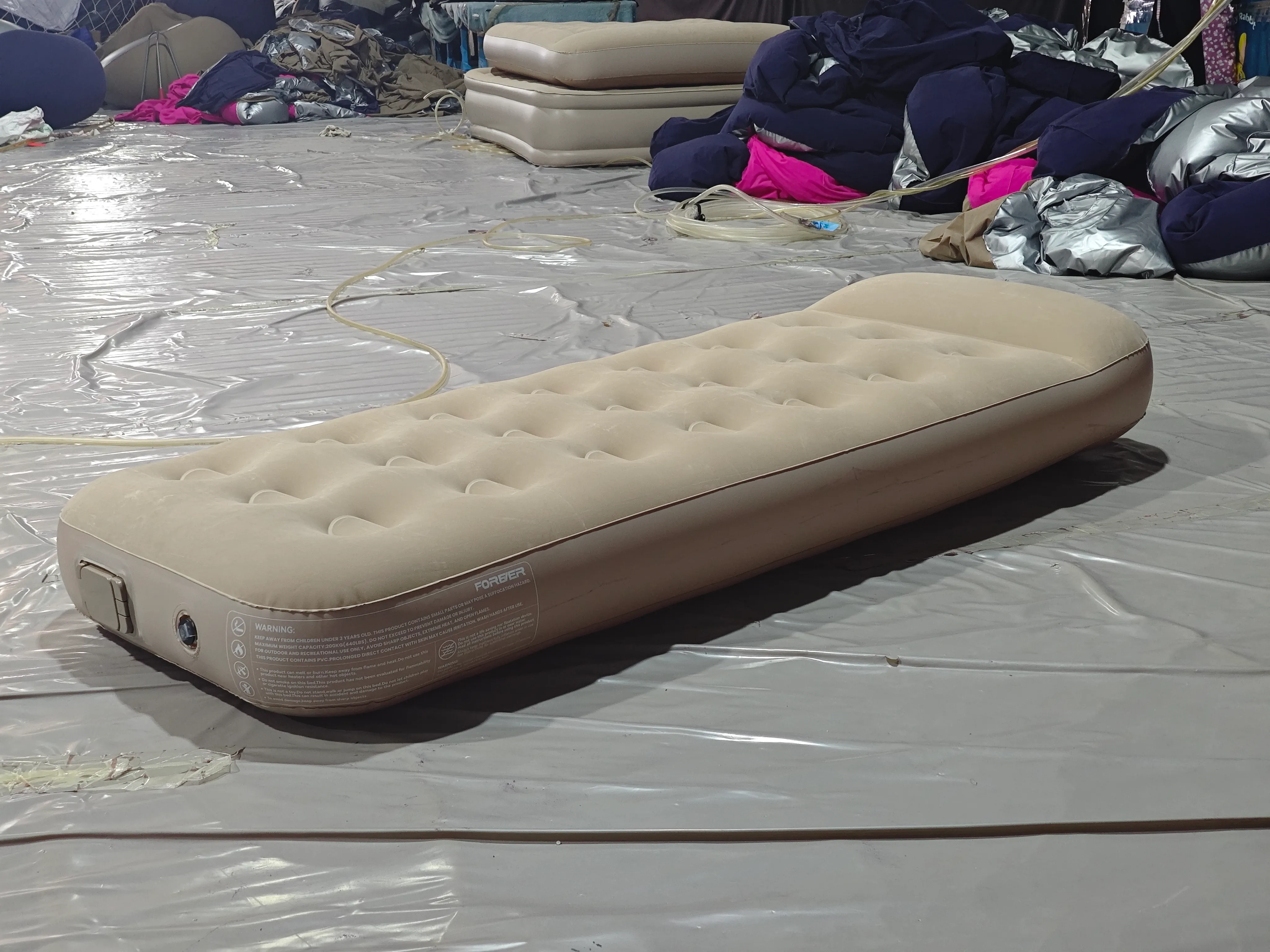 21-Hole Single Low Bed Inflatable Mattress with Built-In Battery and ...